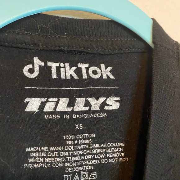Tilly's | Tops | Tillys Tik Tok Alien Undershot Graphic Long Tee | Poshmark